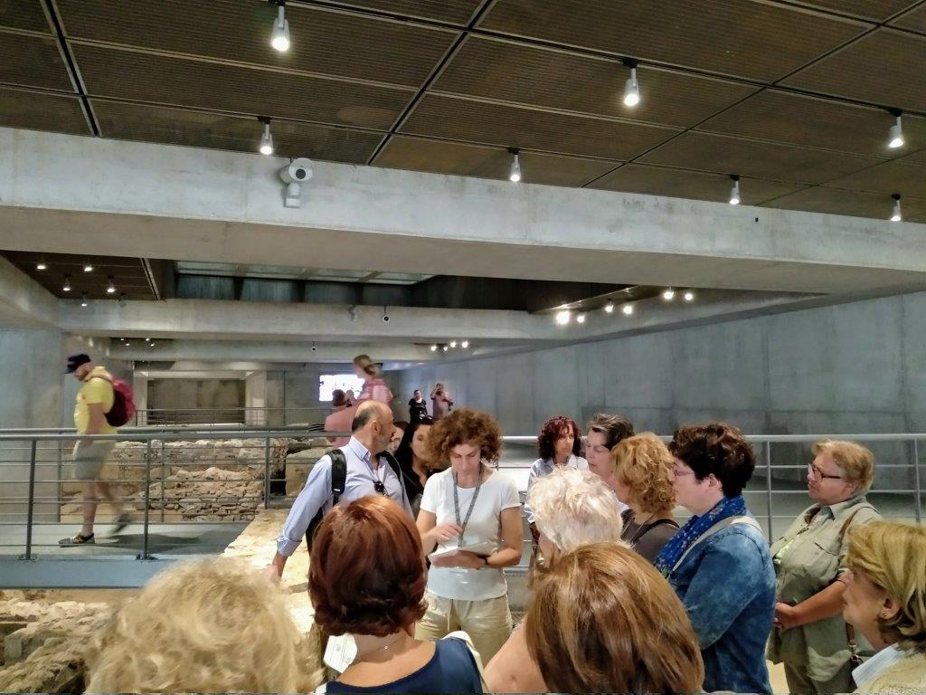 Από την ξενάγηση των Φίλων στην ανασκαφή του υπογείου του Μουσείου της ...